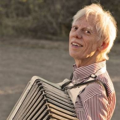 Martin Lund in final Brown Bag concert of the season | Islands' Sounder