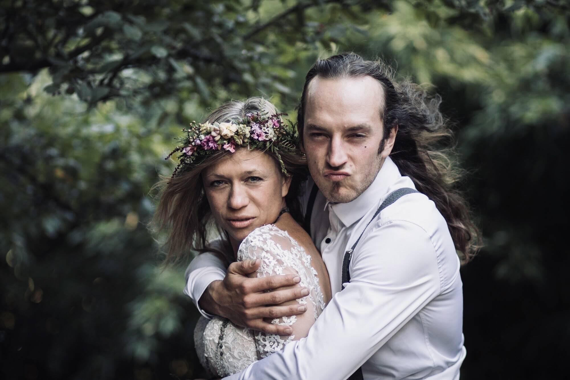 Romance Q&A with Erin and Emily Bennett | Islands' Sounder