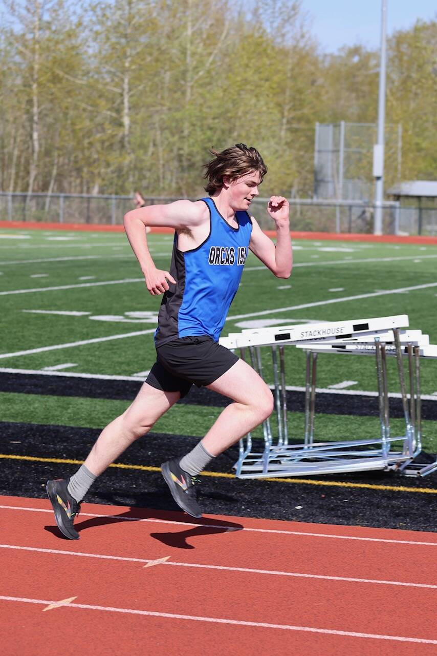 Viking track athletes qualify for state | Islands' Sounder