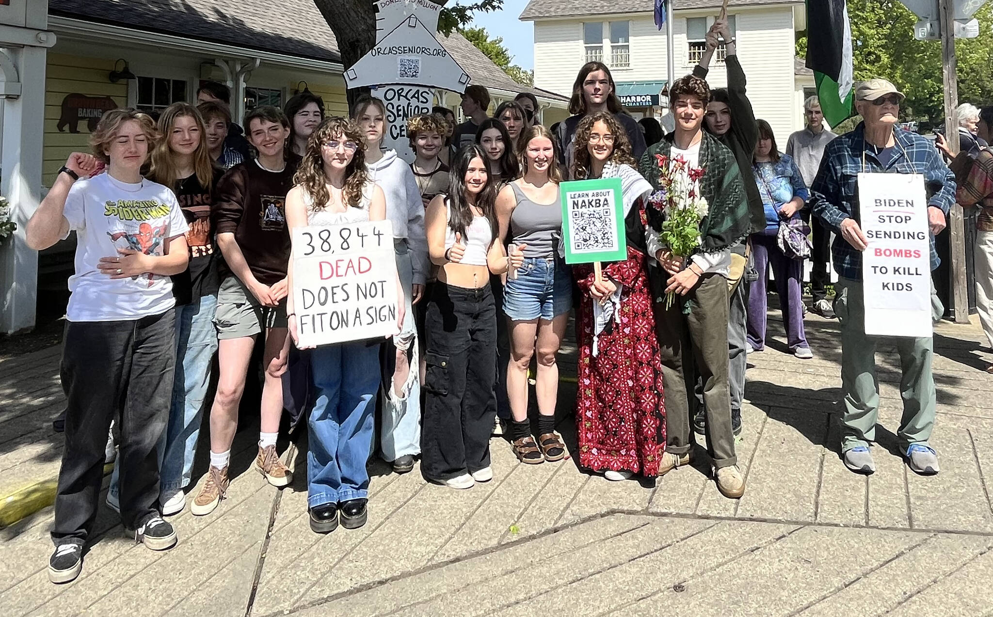 Students for Peace hold walk-out protest | Islands' Sounder