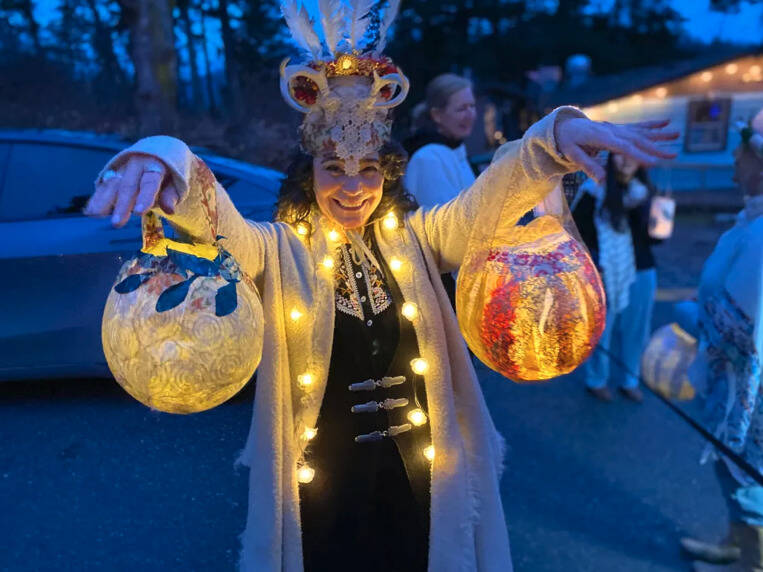 A new island tradition: Winter solstice luminary parade | Islands' Sounder